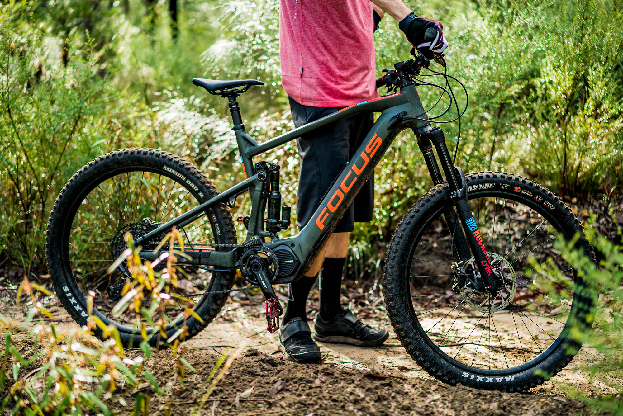Focus SAM 9.9 (Carbon) v Focus SAM2 (e-Bike) - [R]evolution MTB