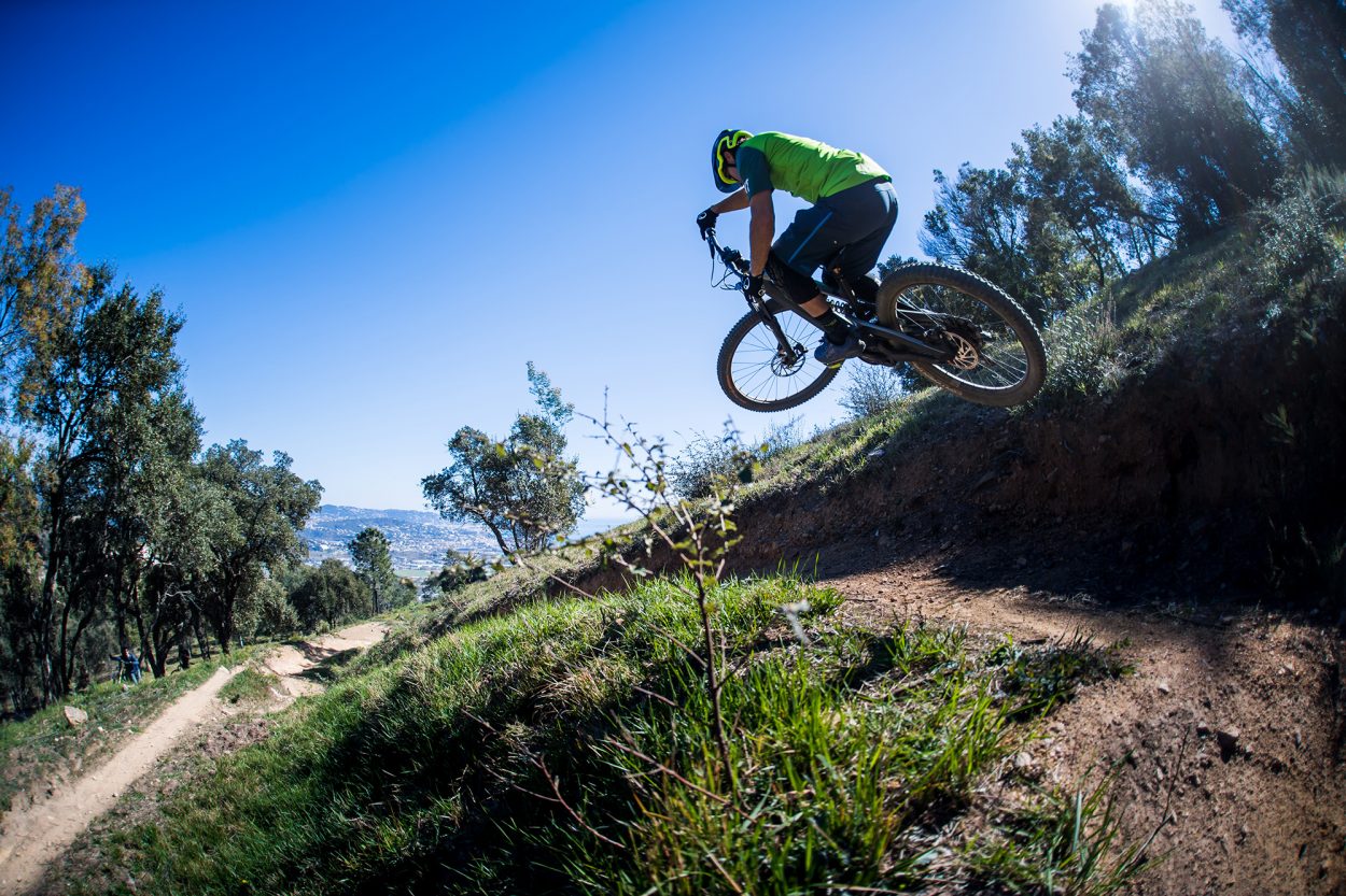 [E]vo’s guide to jumping your e-Bike - [R]evolution MTB