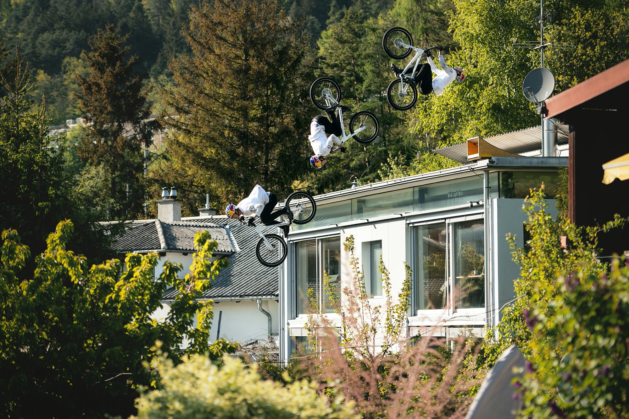 fabio-wibmer-home-office-roof-backflip | [R]evolution MTB