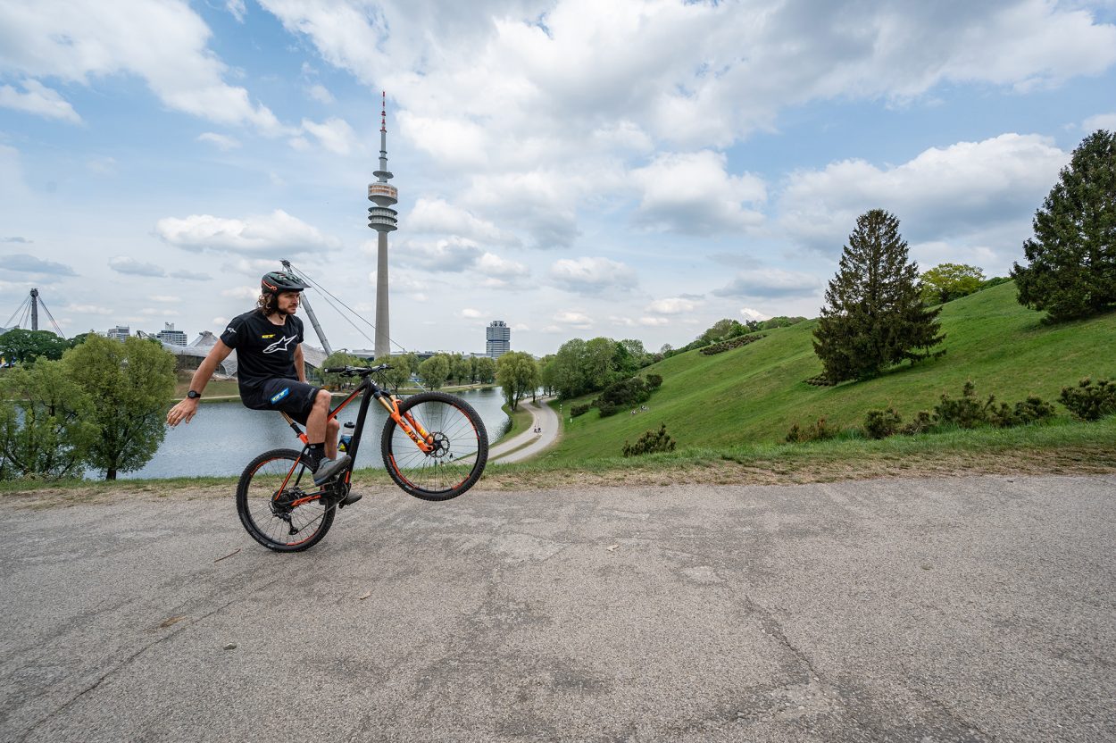 Revolution Mag_WynMasters_Wheelie_Set 2-2 - [R]evolution MTB