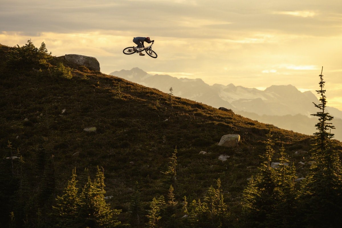 Brett Rheeder has eternal flow in CONTINUUM – [R]evolution MTB