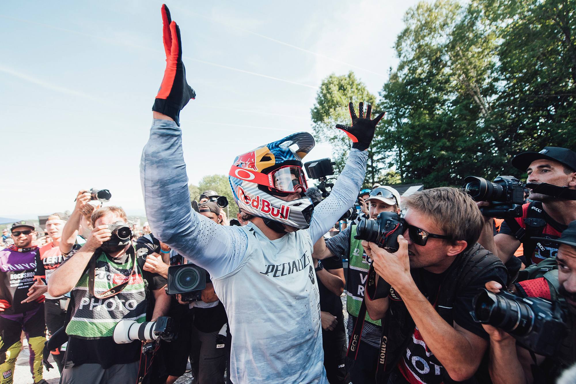 World Cup Racing at finest // Mont Sainte-Anne DH Wrap - [R]evolution MTB