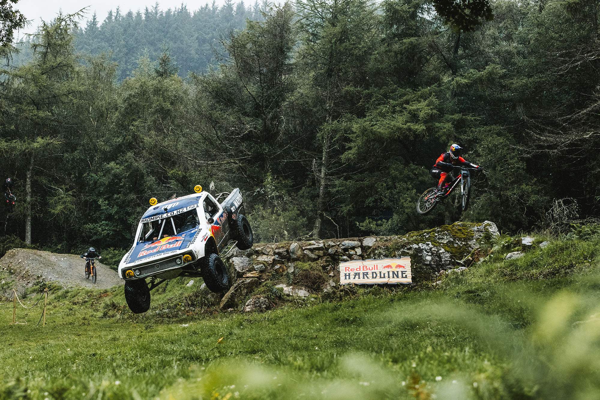 Can a truck send it down Hardline? Matt Jones x Mad Mike find out - [R ...