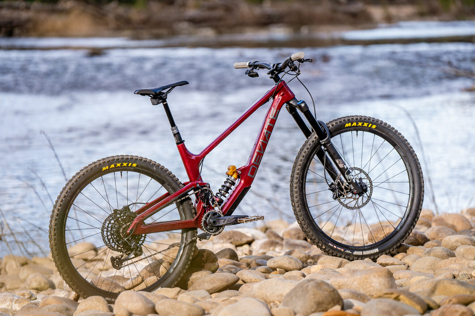Jackson Goldstone’s Santa Cruz V10.8 (available now as a production model!) - [R]evolution MTB