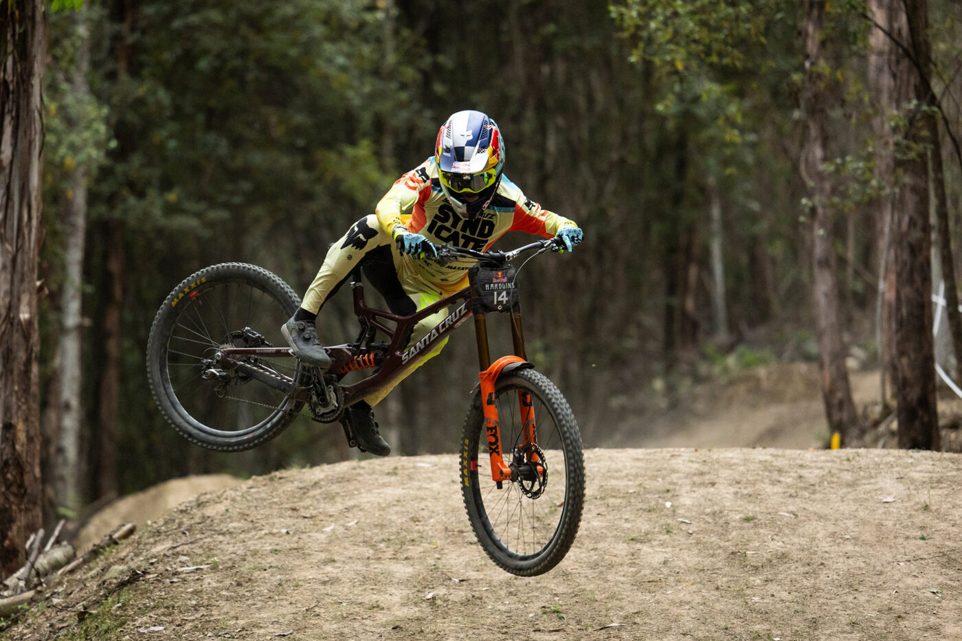 Hardline // Jackson Goldstone edges out Troy Brosnan for an epic comeback story! - [R]evolution MTB